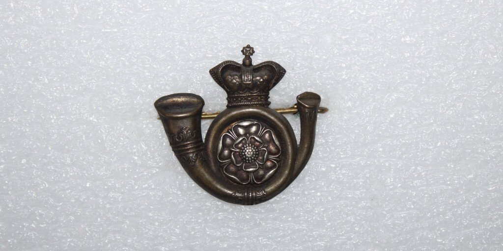 Cap badge KOYLI victoria | Chris Militaria