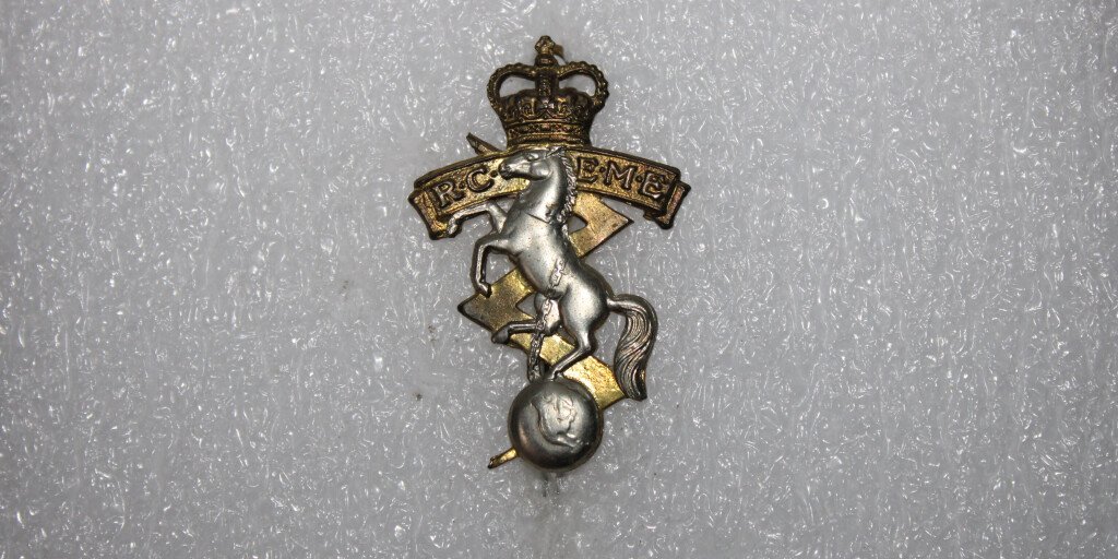 Cap badge RCEME | Chris Militaria