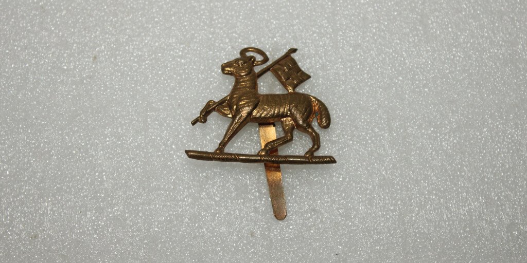 Cap badge Queen's Reg | Chris Militaria