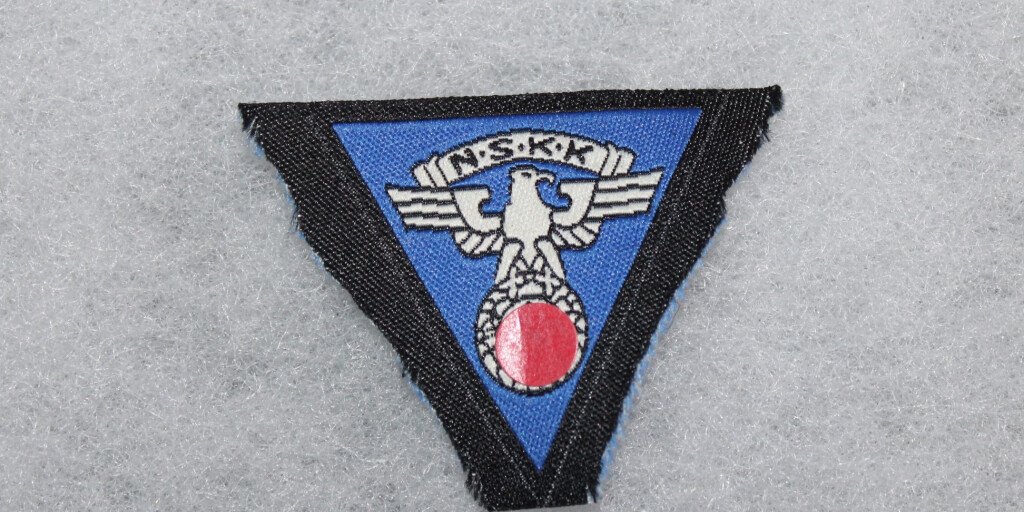 Insigne de coiffure du NSKK ,bleu foncé | Chris Militaria