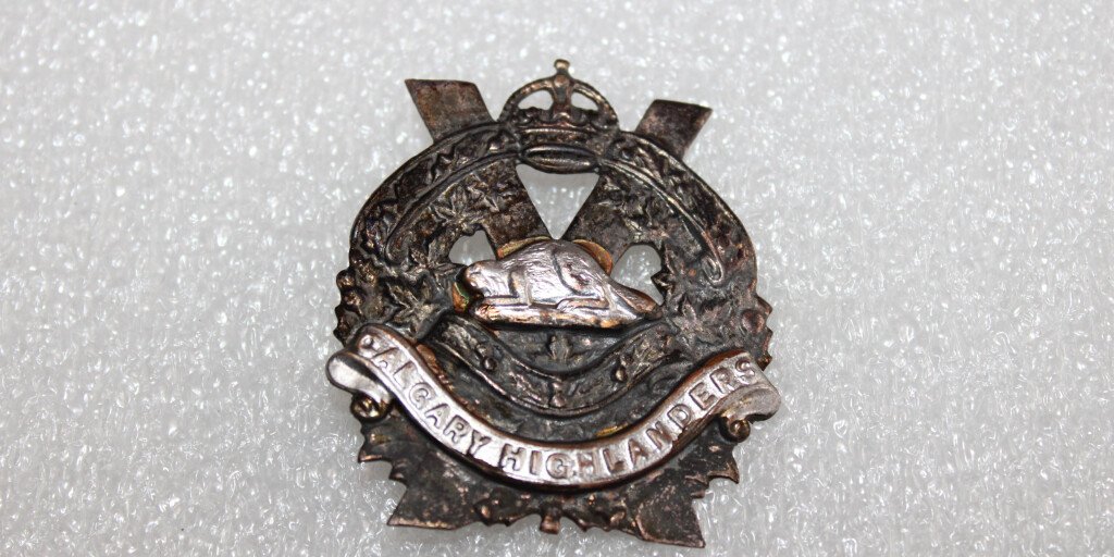 cap badge du Calgary highlanders . | Chris Militaria